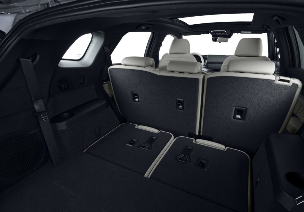 BYD Tang DM-i View From 3rd Row (Both Rear Seats Down) - TechBeatph.com